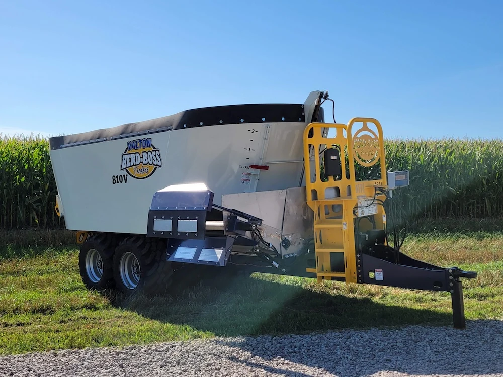 1810V | Herd Boss Vertical Triple Screw Mixer – Herd-Boss Feeders